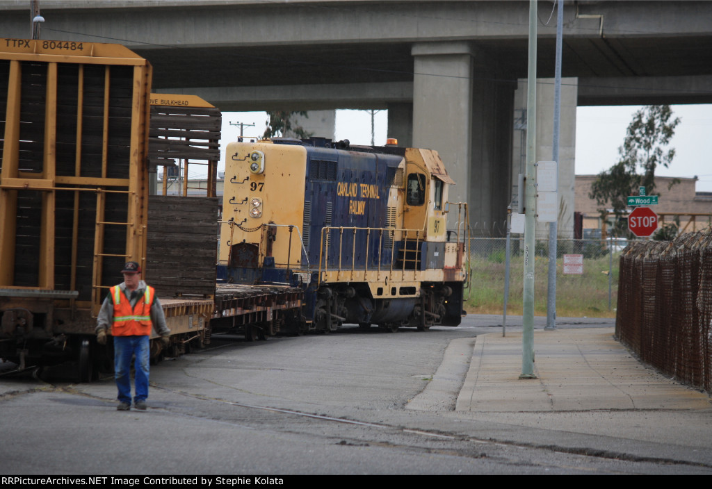 TTPX 804484 WALKING TO SPOT